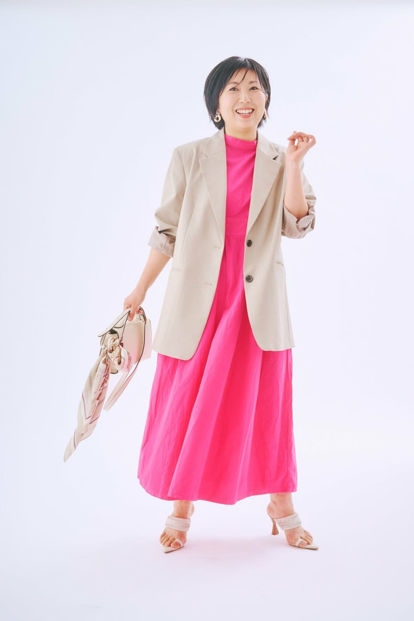 [写真](1ページ目)40代、「ワンピース」がGUであか抜ける。色の魅力はそのままに上品なコーデに | ESSEonline（エッセ オンライン）