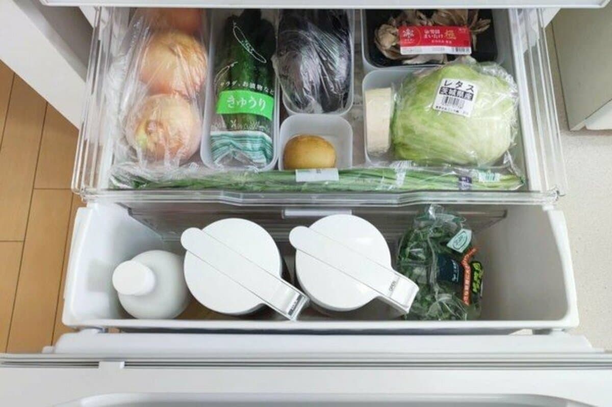 「冷蔵庫収納」は110円のアイテムが大正解！食材のムダを抑えて見た目すっきり | ESSEonline（エッセ オンライン）