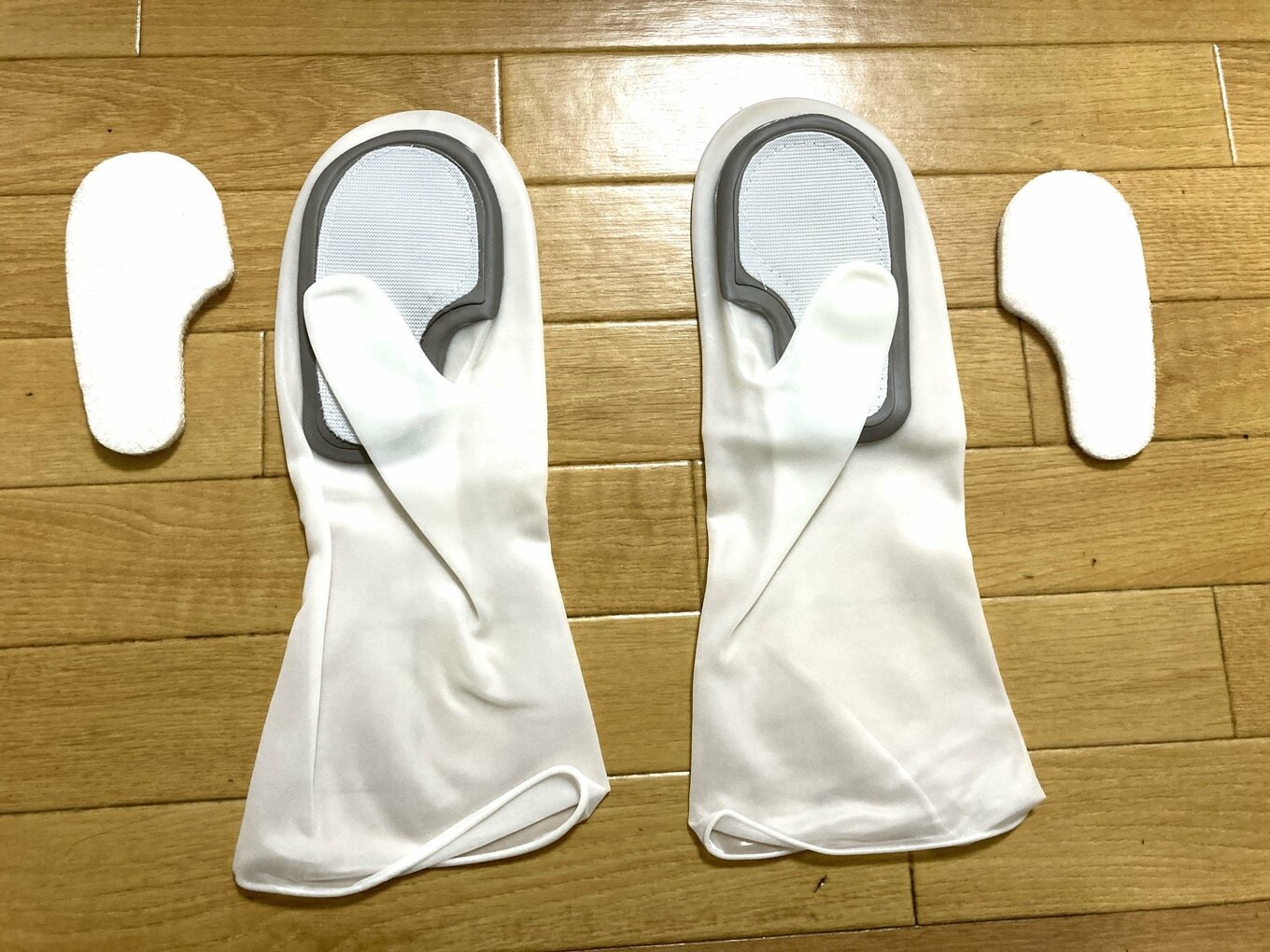 ダイソー220円の「神グローブ」で手間なく時短で大掃除。もう手は汚させない！ | ESSEonline（エッセ オンライン）