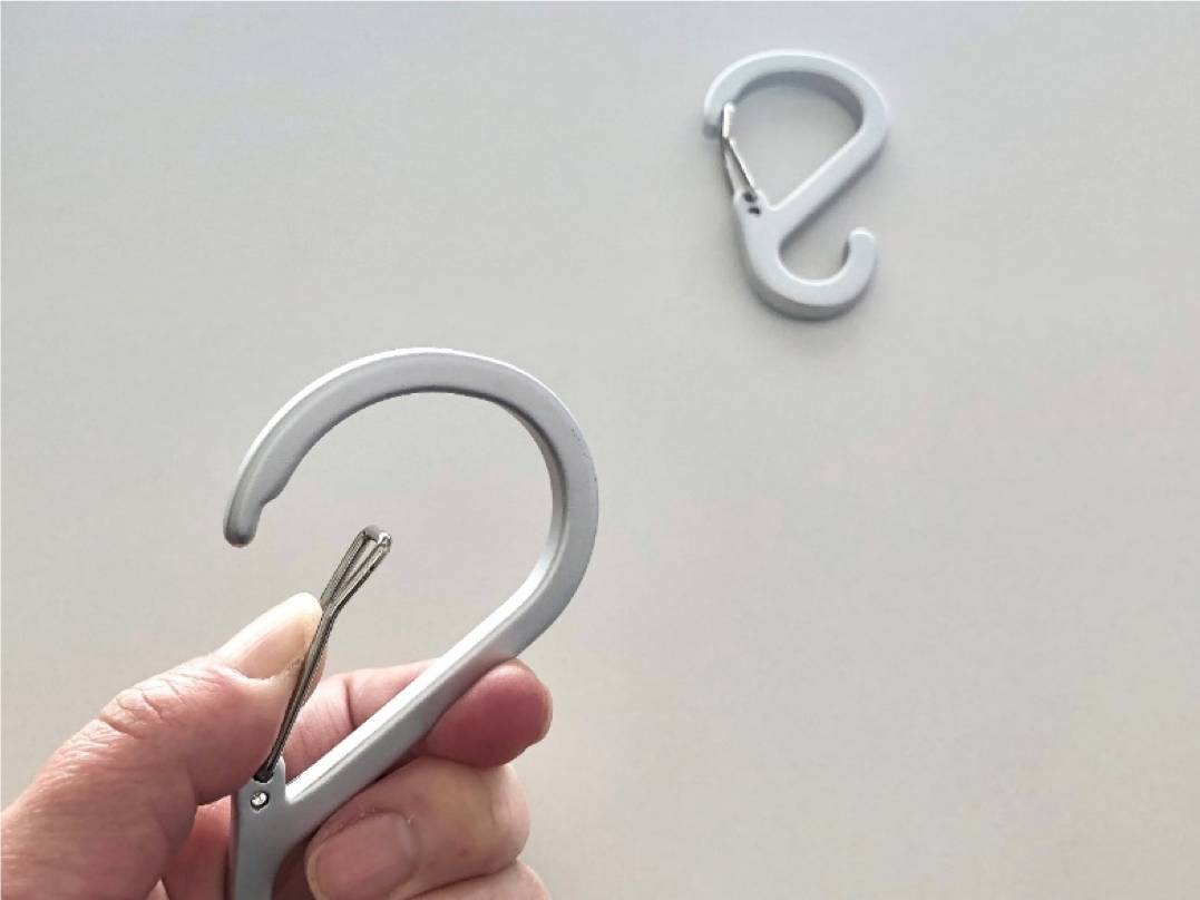 100円で「落ちる」イライラ解消。ストッパーつきS字フック | ESSEonline（エッセ オンライン）