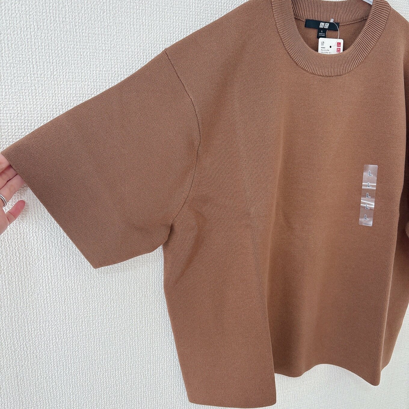 アラフォーが「ユニクロ新作ニット」に大興奮。Tシャツより上品に見えて2990円 | ESSEonline（エッセ オンライン）