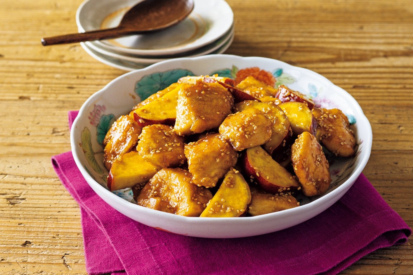 鶏胸肉とサツマイモの甘酢炒め。ほっこり＆こくうま味でご飯がすすむ | ESSEonline（エッセ オンライン）