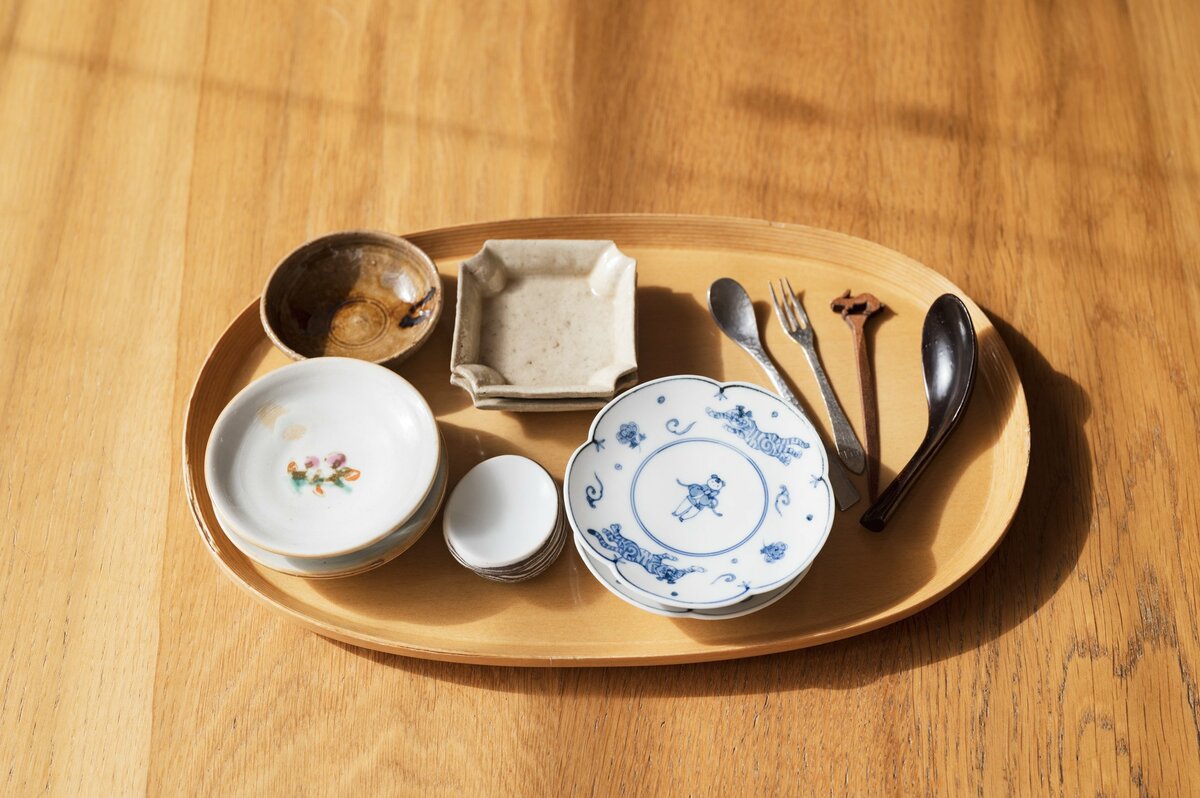 40代夫婦、夕食を彩る「器の集め方」。とっておきの豆皿にちょこちょこ盛るのが好み | ESSEonline（エッセ オンライン）