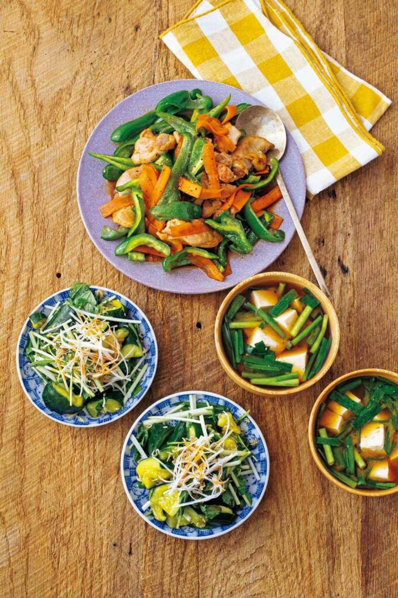 [写真](1ページ目)「鶏と野菜のオイスターソース炒め」のやせ献立。簡単で食べごたえたっぷり | ESSEonline（エッセ オンライン）