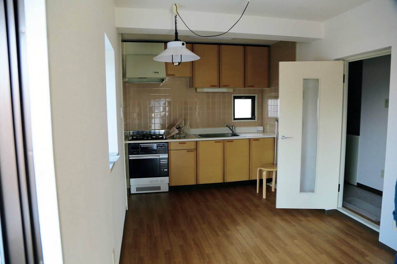 54㎡のマンションリノベ：愛犬とひとり暮らし、1LDKを広々ワンルームへと変更 | ESSEonline（エッセ オンライン）