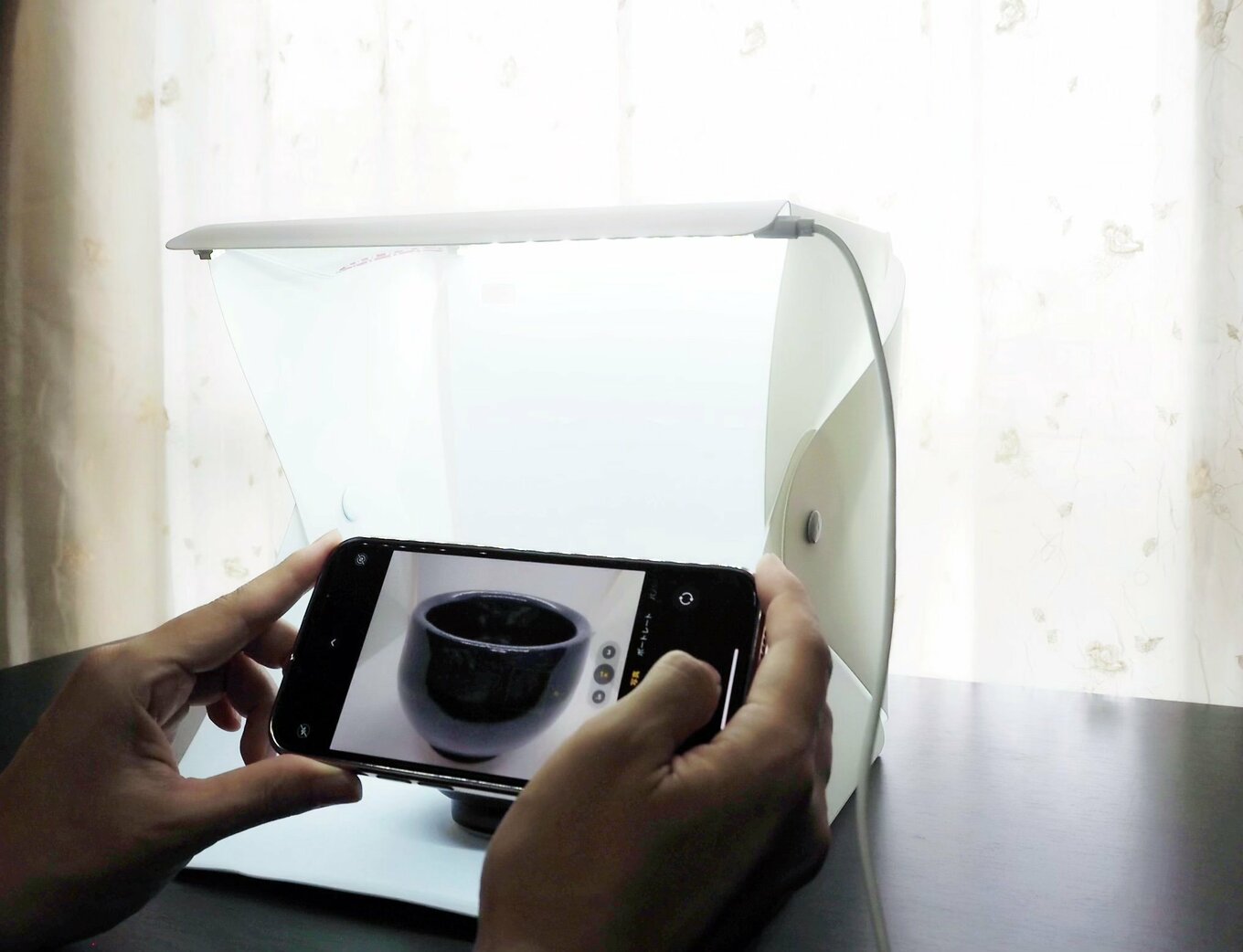 [写真](1ページ目)スマホの写真クオリティが段違いに。3COINSの「撮影ボックス」試してみた | ESSEonline（エッセ オンライン）