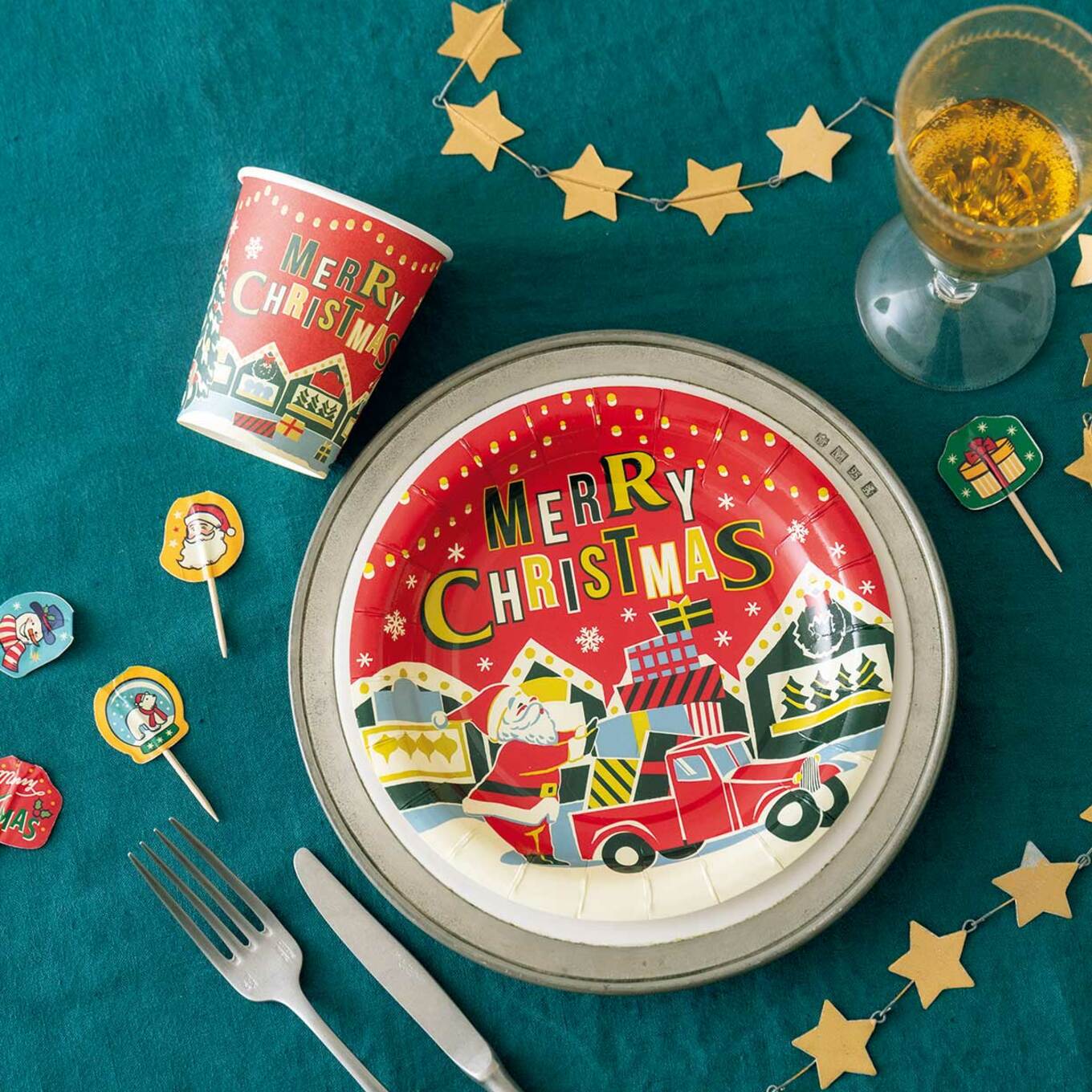 [写真](1ページ目)クリスマス気分が盛り上がるアイテム8つ。いちごキャンドル、330円のツリー | ESSEonline（エッセ オンライン）