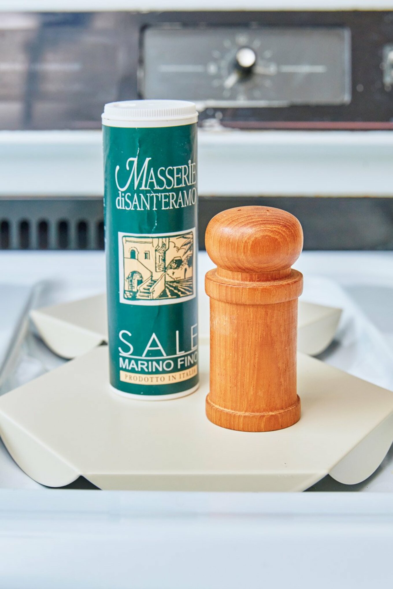 [写真](1ページ目)スリコの優秀すぎる「キッチンアイテム」4選。片手で使える、おしゃれなオイルビンも | ESSEonline（エッセ オンライン）