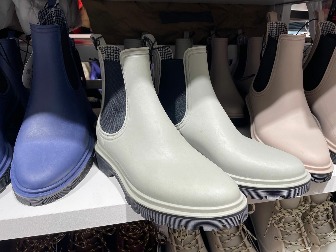 40代からの「ワークマン」秋冬アイテム5つ。2000円台最新コートに保湿下着も | ESSEonline（エッセ オンライン）