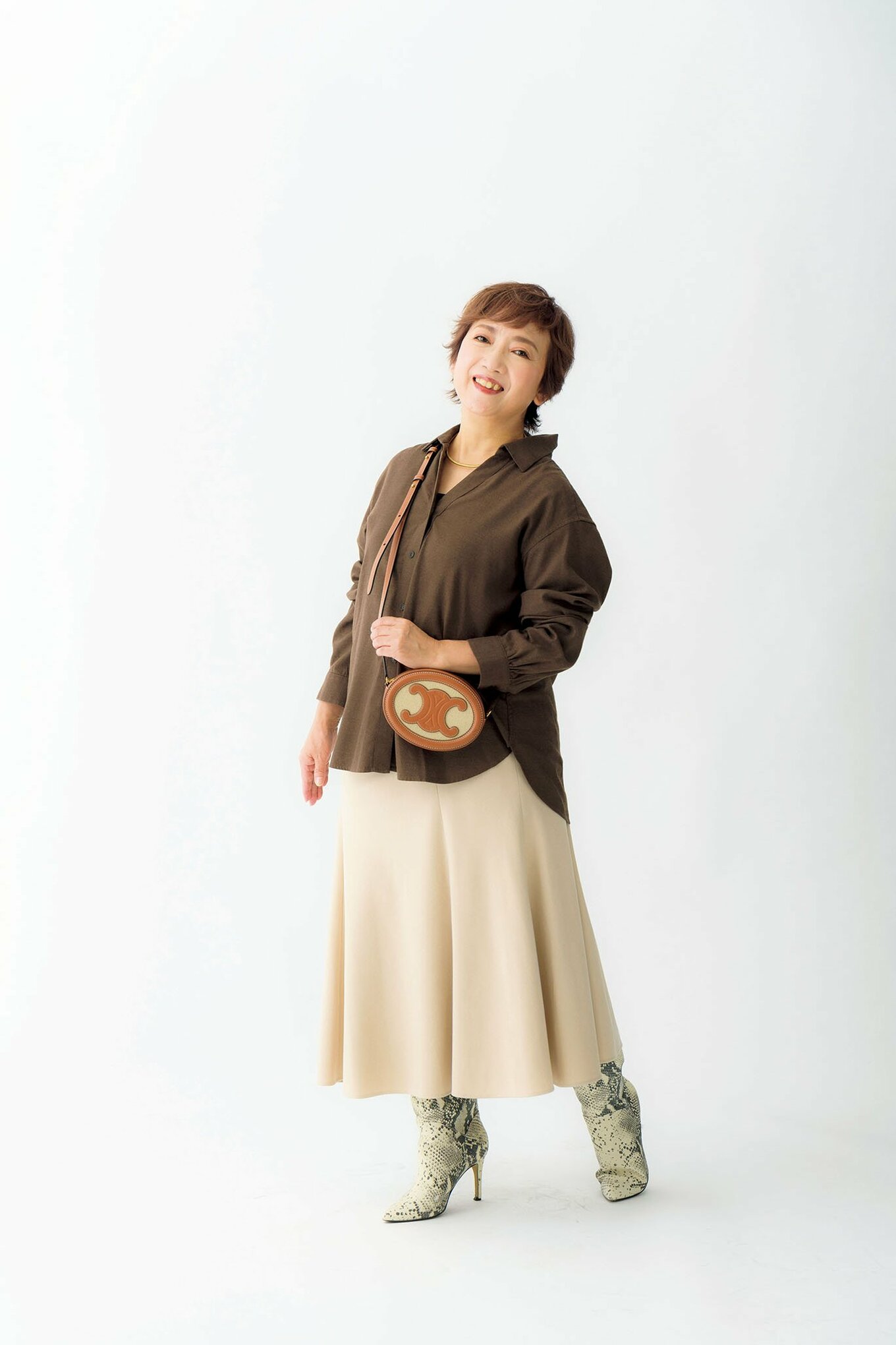 [写真](1ページ目)50代からのユニクロ。トップスで劇的にあか抜けて見える3つのコツ | ESSEonline（エッセ オンライン）