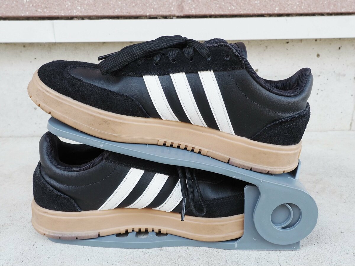 ダイソーのアイテムで「靴」の収納がすっきり！110円なのに収納2倍で見違えるほど | ESSEonline（エッセ オンライン）