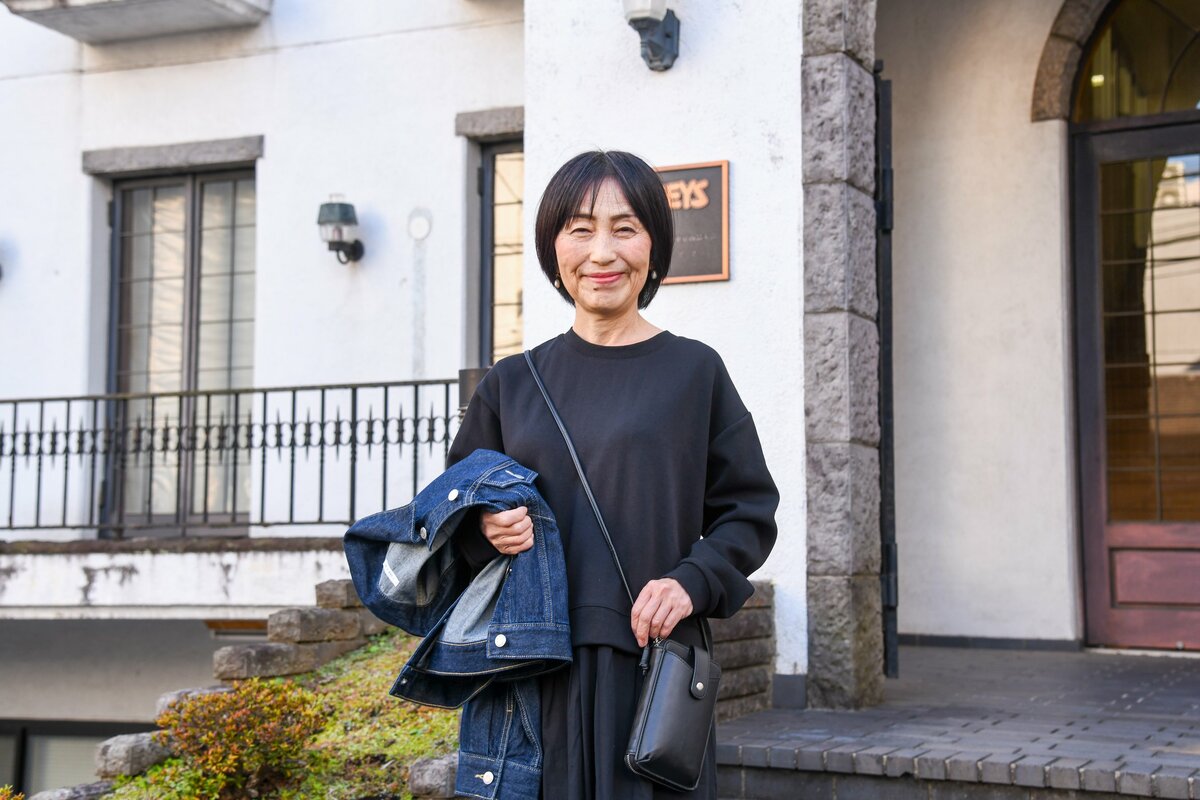 60代にワンピースがおすすめのワケ。「ハニーズ」の程よいカジュアルさがいい：2024年1月トップ10 | ESSEonline（エッセ オンライン）