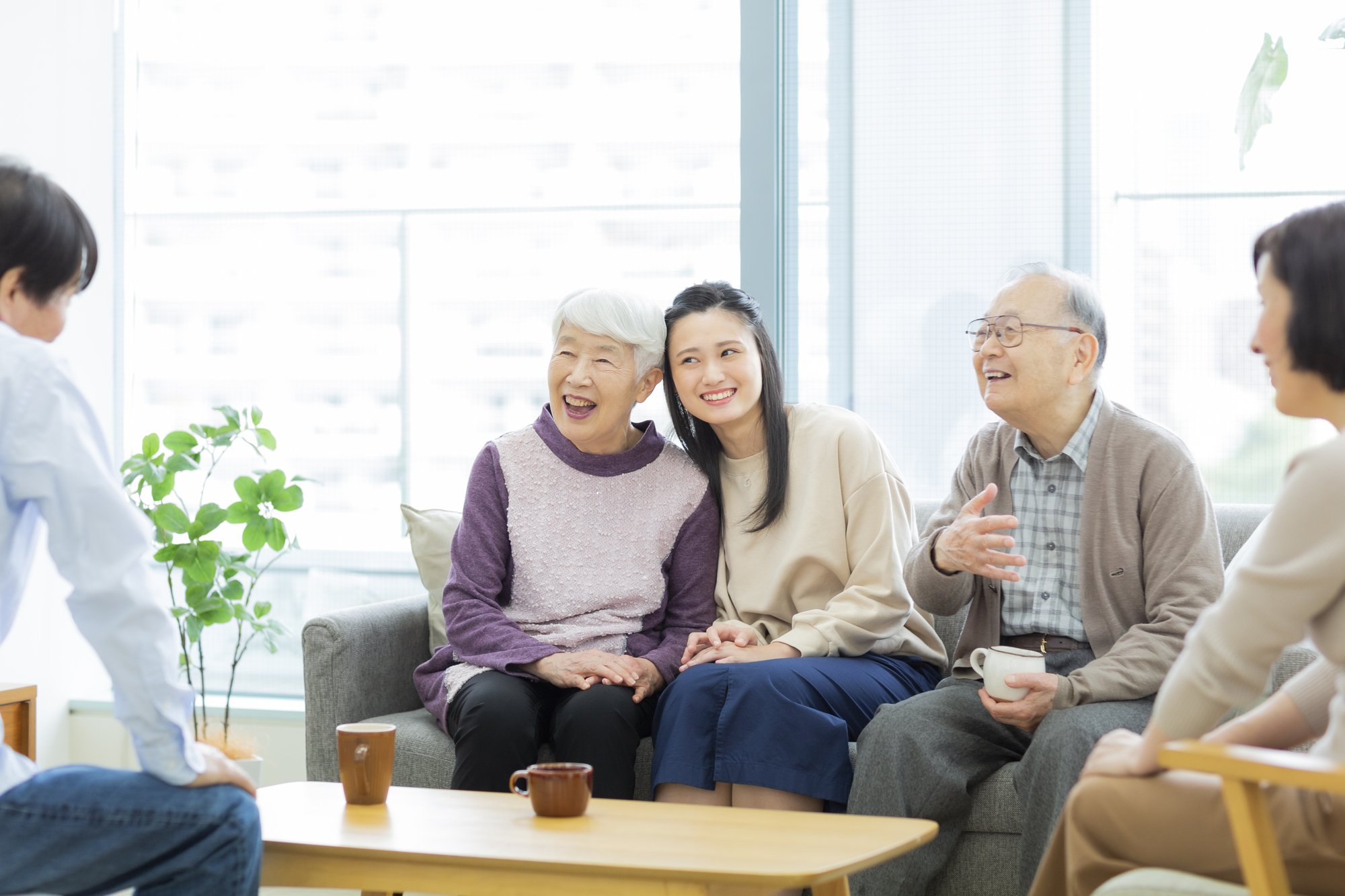 60代、無理するくらいなら孤独でいい。面倒な人づきあいをラクにするコツ | ESSEonline（エッセ オンライン）