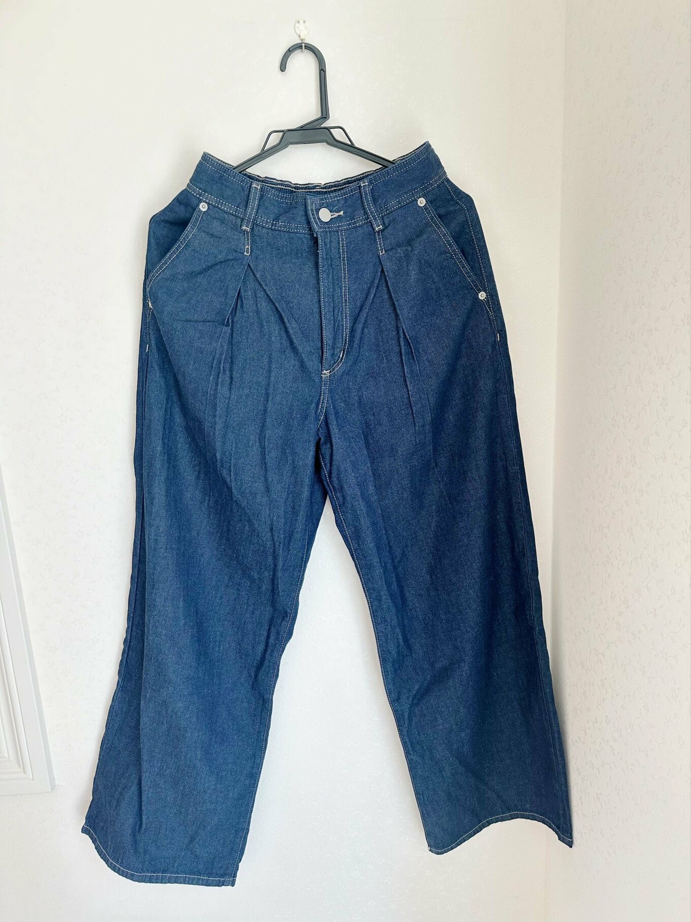 GU「2990円のデニム」が快適すぎ。気になる下半身をカバーして細見えに | ESSEonline（エッセ オンライン）