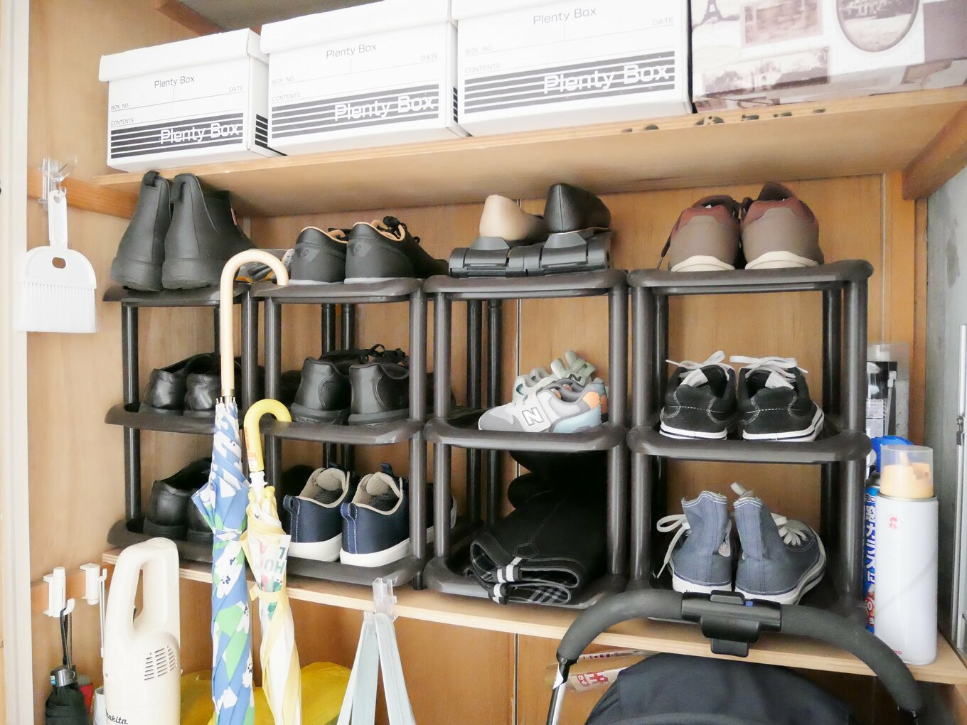 [写真](1ページ目)築44年、団地の「玄関」は備えつけの下駄箱なし。それでもスッキリする工夫 | ESSEonline（エッセ オンライン）