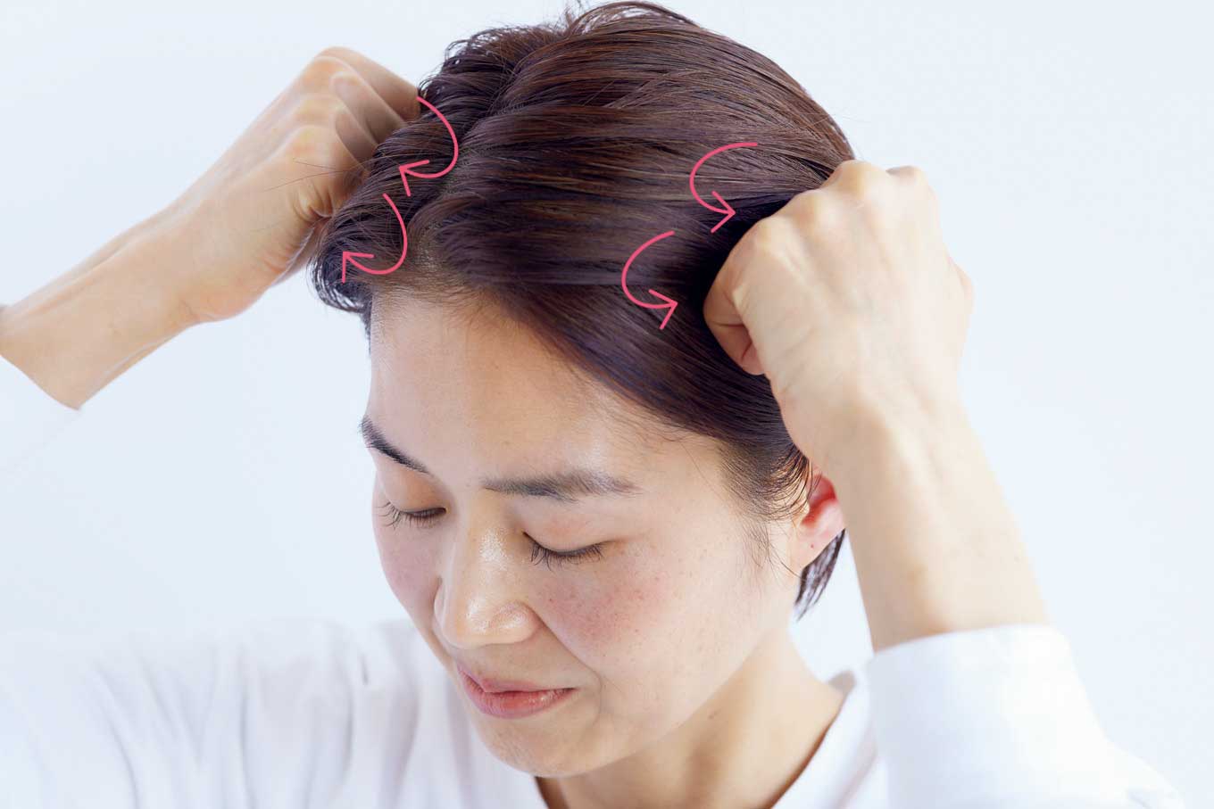 [写真](1ページ目)40代からの「ほうれい線隠し」と「たるみ撃退」マッサージ。むくみ顔もすっきり | ESSEonline（エッセ オンライン）