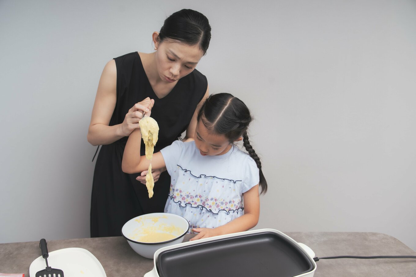夏休みはホケミで乗りきる！ 2.3cmの幸せ食感ホットケーキと、くるくるラップサンド | ESSEonline（エッセ オンライン）