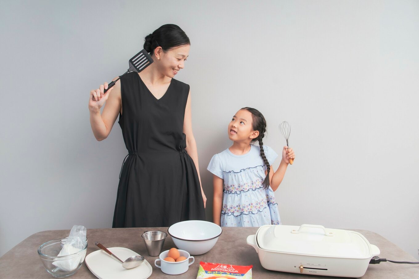 夏休みはホケミで乗りきる！ 2.3cmの幸せ食感ホットケーキと、くるくるラップサンド | ESSEonline（エッセ オンライン）