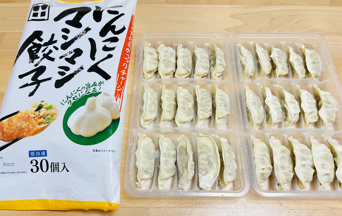 激安スーパー「ロピア」でリピート買い必須の冷凍ギョーザ4種。肉汁ジュワーで家族が大歓喜 | ESSEonline（エッセ オンライン）