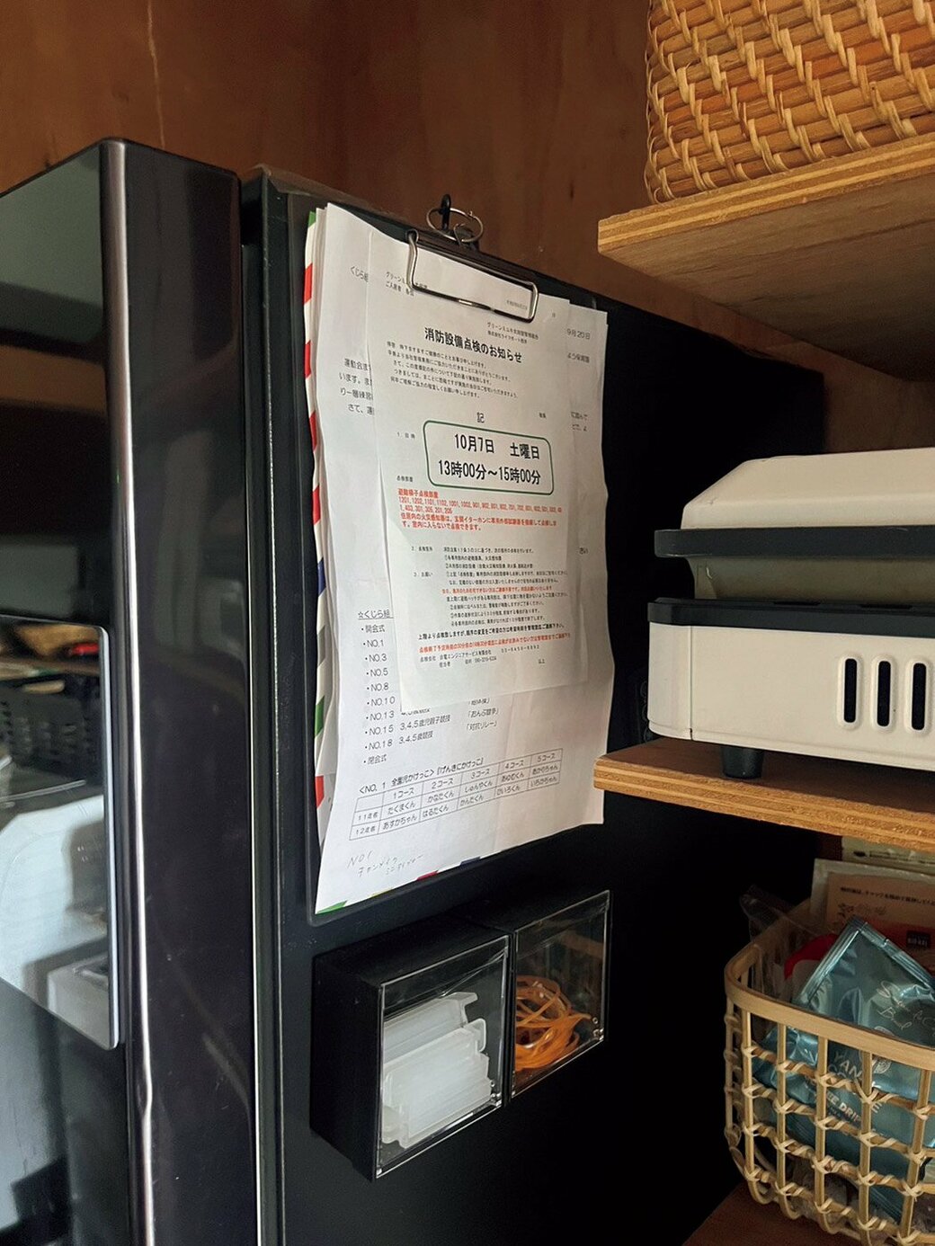 たまりやすい「プリント」の収納。目につきやすい冷蔵庫にポストを設置 | ESSEonline（エッセ オンライン）