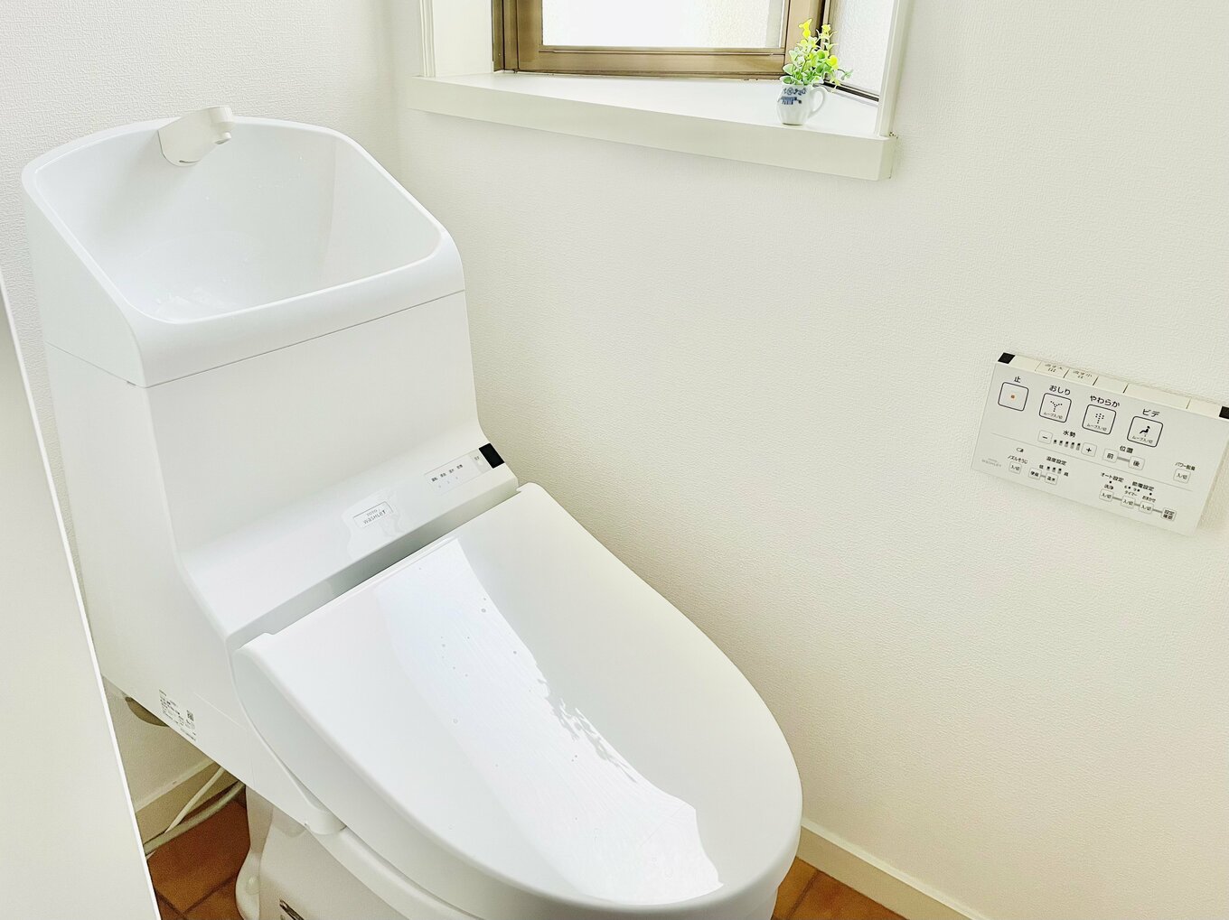 便座を乾いたトイレットペーパーでふかないで。トイレ掃除のNGポイントと正しい方法をプロが解説 | ESSEonline（エッセ オンライン）