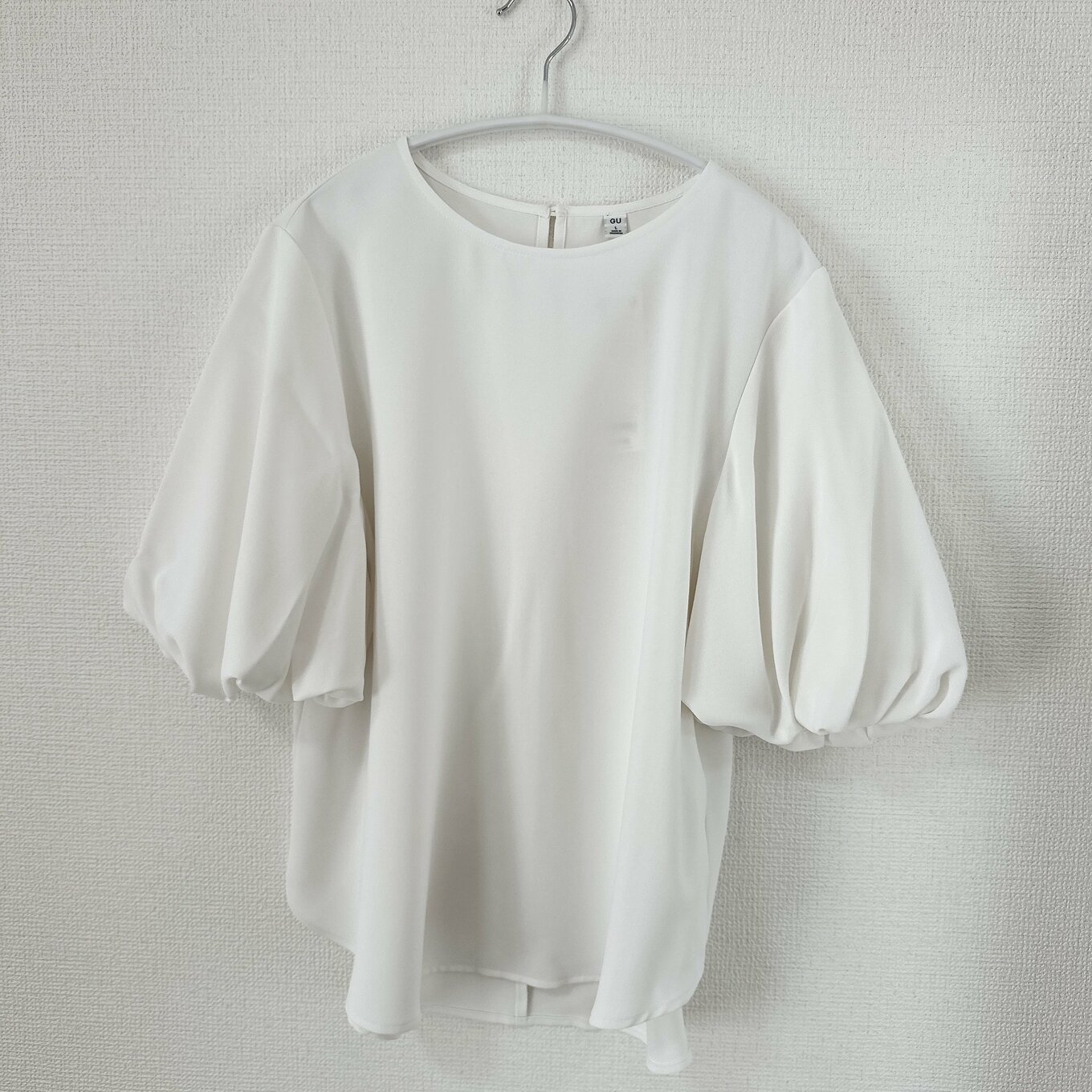 アラフォーがGUで「思わず2色買いした」ブラウス。きれいめコーデに大活躍：2025年5月トップ10 | ESSEonline（エッセ オンライン）