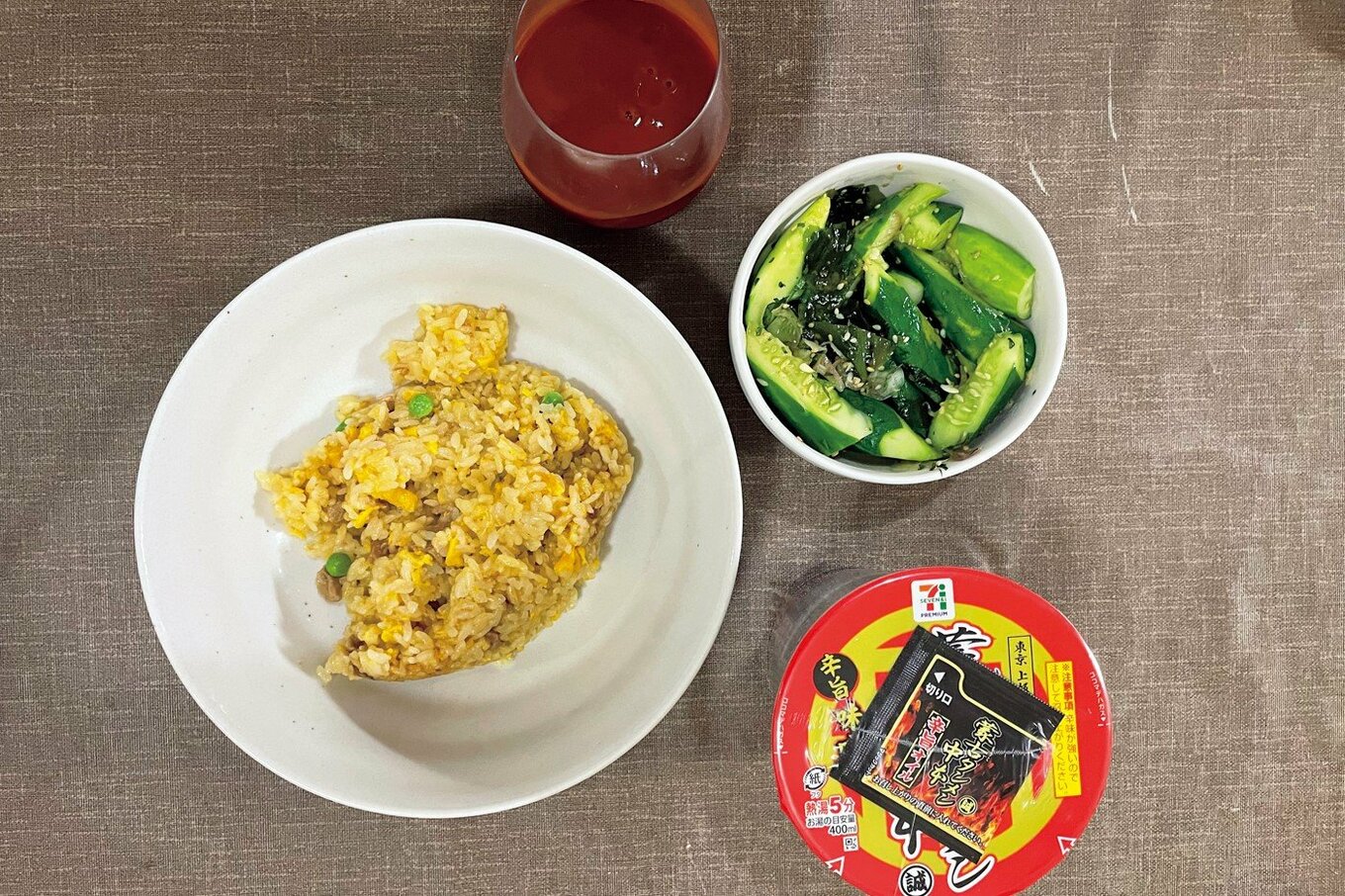 [写真](1ページ目)50代、美肌の人の「6日間のリアルな食事」。インスタント食品を食べた後にしていること | ESSEonline（エッセ オンライン）