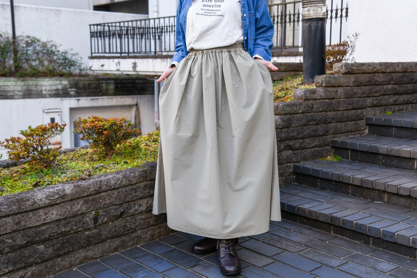 [写真](1ページ目)60代、「ハニーズ」のワンピースでおしゃれになる。初めての着こなしテク：2024年1月トップ10 | ESSEonline（エッセ オンライン）