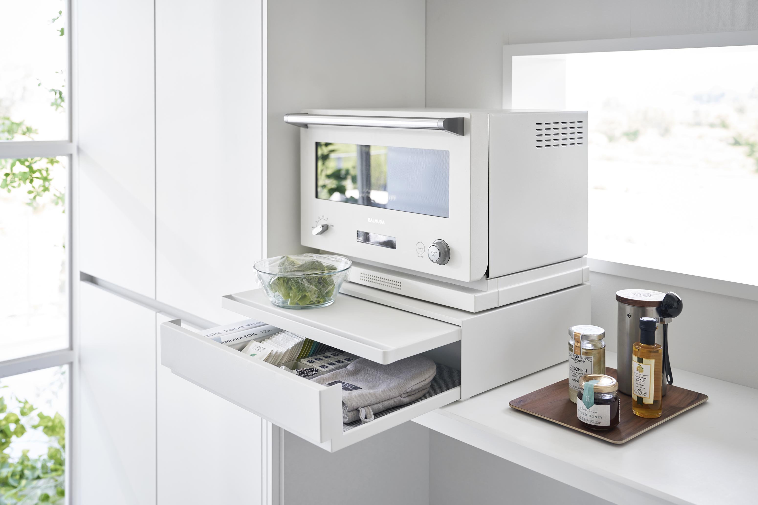 【SHOP】狭いキッチンやトイレがすっきり！山崎実業「タワー」シリーズの“人気水回り収納”3つ | ESSEonline（エッセ オンライン）