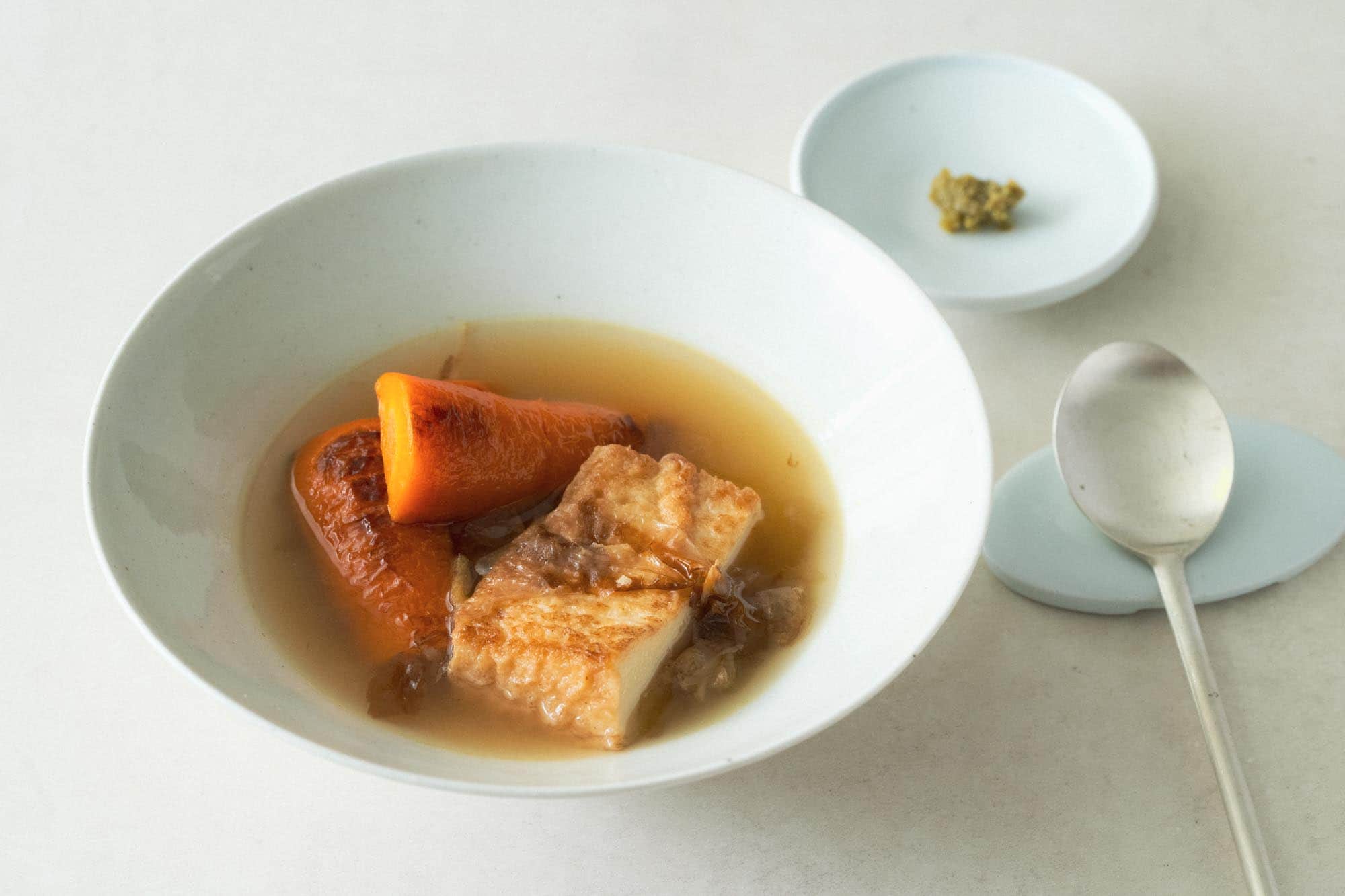 厚揚げとニンジンの絶品スープ。シンプルなのにぜいたくな味わい＜長谷川あかりさんレシピ＞ | ESSEonline（エッセ オンライン）