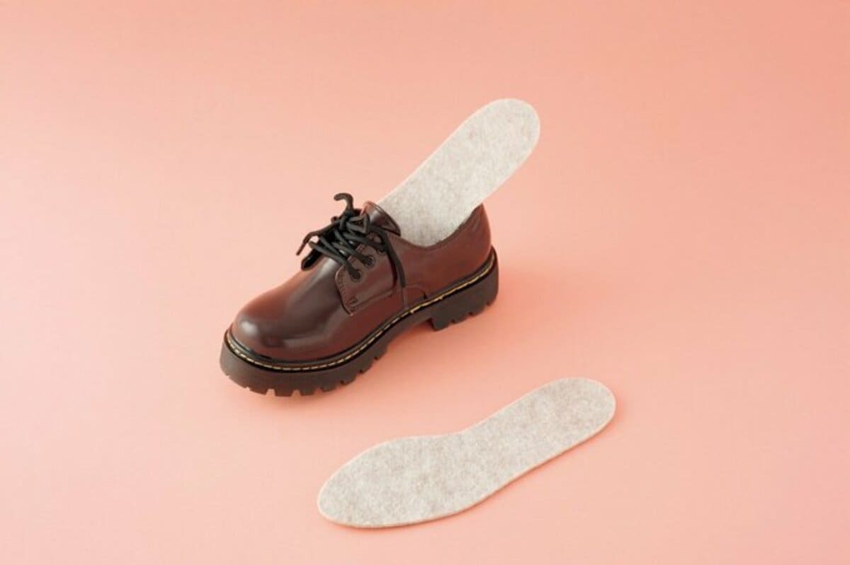 110円「遠赤外線インソール」で足元がぽかぽか。ダイソーとワッツで買える《あったかグッズ》5つ | ESSEonline（エッセ オンライン）