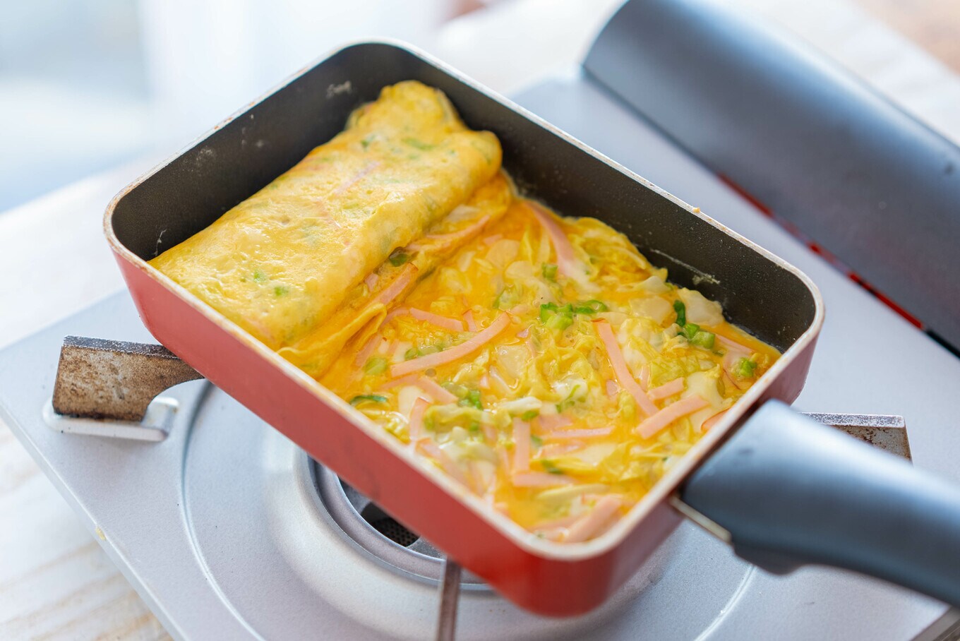 春キャベツたっぷり「卵焼き」。ふんわり食感でお弁当にもうれしい | ESSEonline（エッセ オンライン）