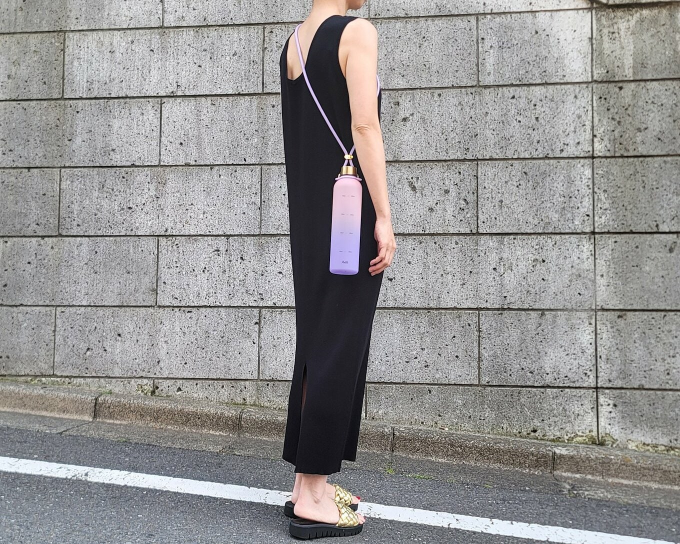 この夏話題、ドンキの「目盛りつき水筒」。1Lサイズなのに驚くほど軽い | ESSEonline（エッセ オンライン）