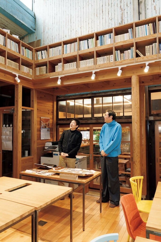 アンガールズ田中さんのリノベ探訪：元銭湯からカフェとオフィスになった木造建物 | ESSEonline（エッセ オンライン）