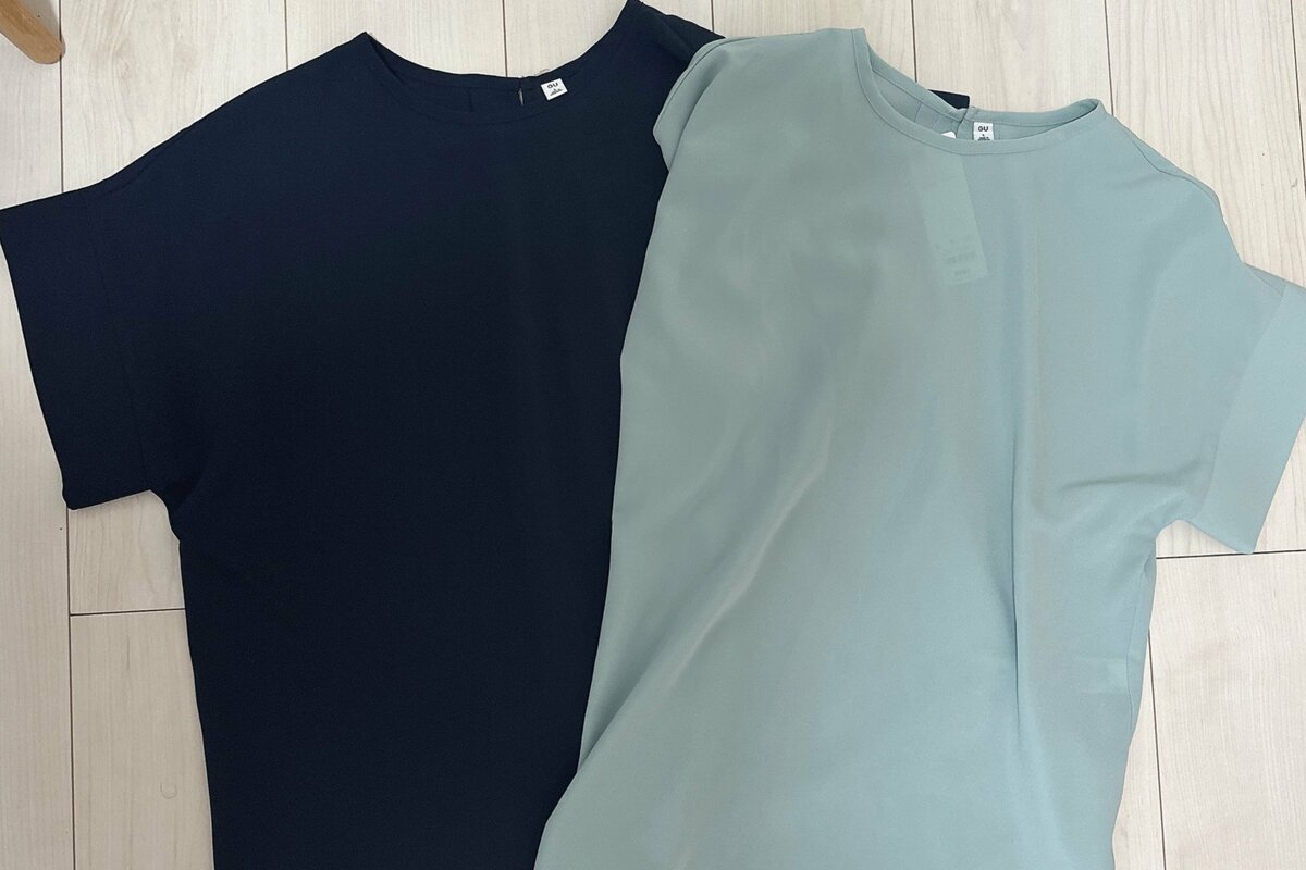 アラフォーがGUで2色買いした「ブラウスTシャツ」。990円で上品＆高見えが叶う：2025年5月トップ10 | ESSEonline（エッセ オンライン）