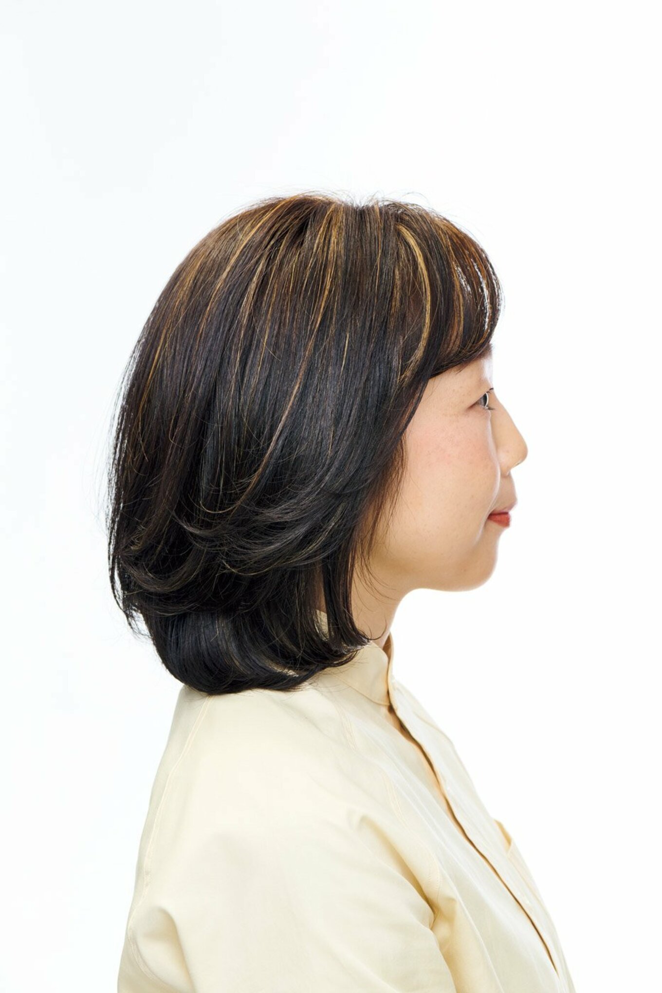 [写真](1ページ目)白髪は隠さず生かす。「白髪ぼかし」が初めてでも理想のヘアに仕上がるコツ | ESSEonline（エッセ オンライン）