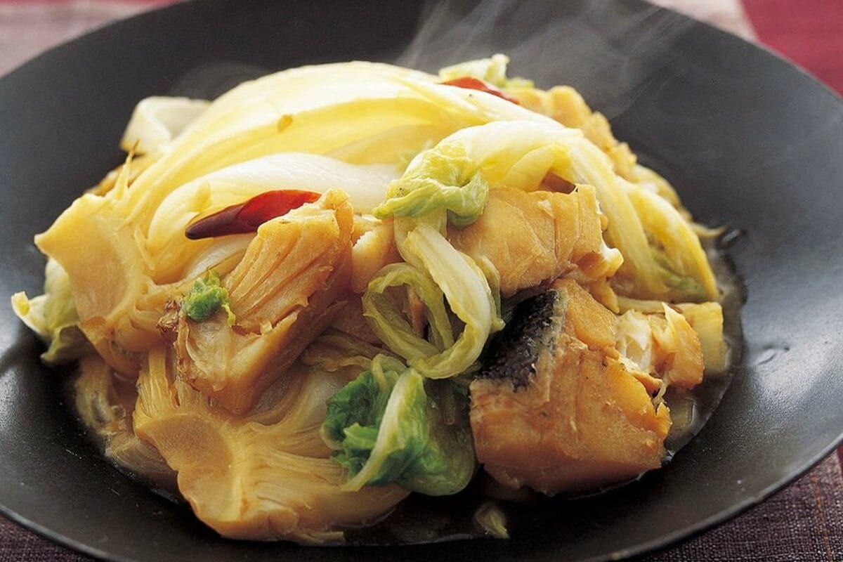白菜を半玉使いきる「白菜とタラの中華炒め」。炒めてから煮込んでコクのある味わい／大庭英子さん旬の冬おかず | ESSEonline（エッセ オンライン）