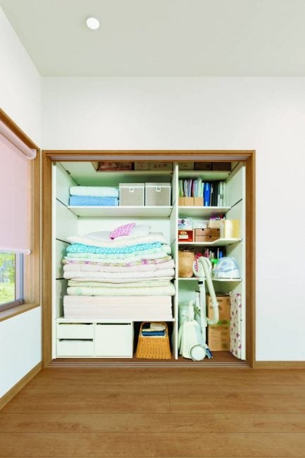 ごちゃごちゃの押し入れがすっきり！「350mmの法則」できれいが続く！ | ESSEonline（エッセ オンライン）