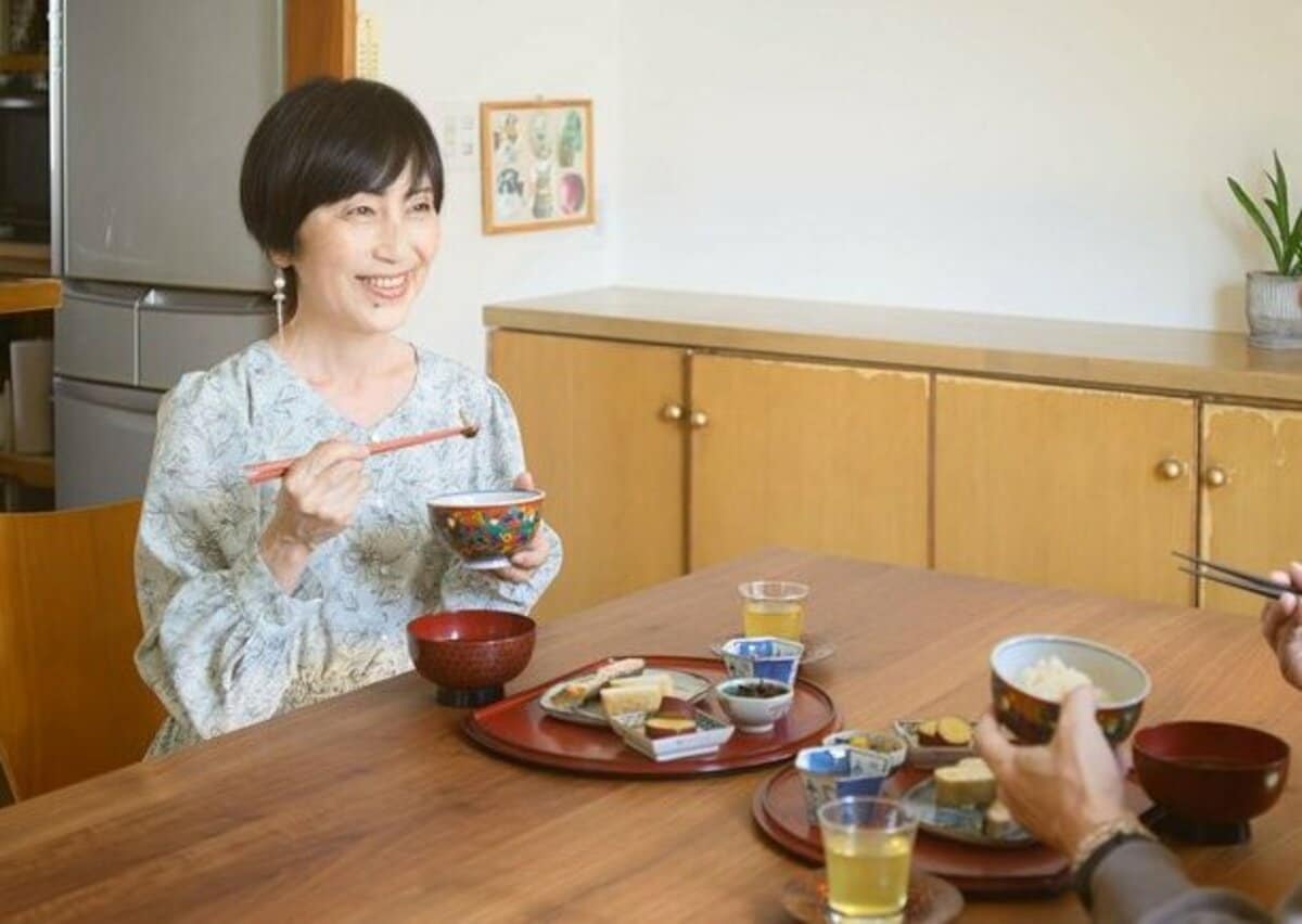 60代夫婦ふたり暮らしの「時間割」。夫と別行動だからこそ食事中の会話がはずむ | ESSEonline（エッセ オンライン）
