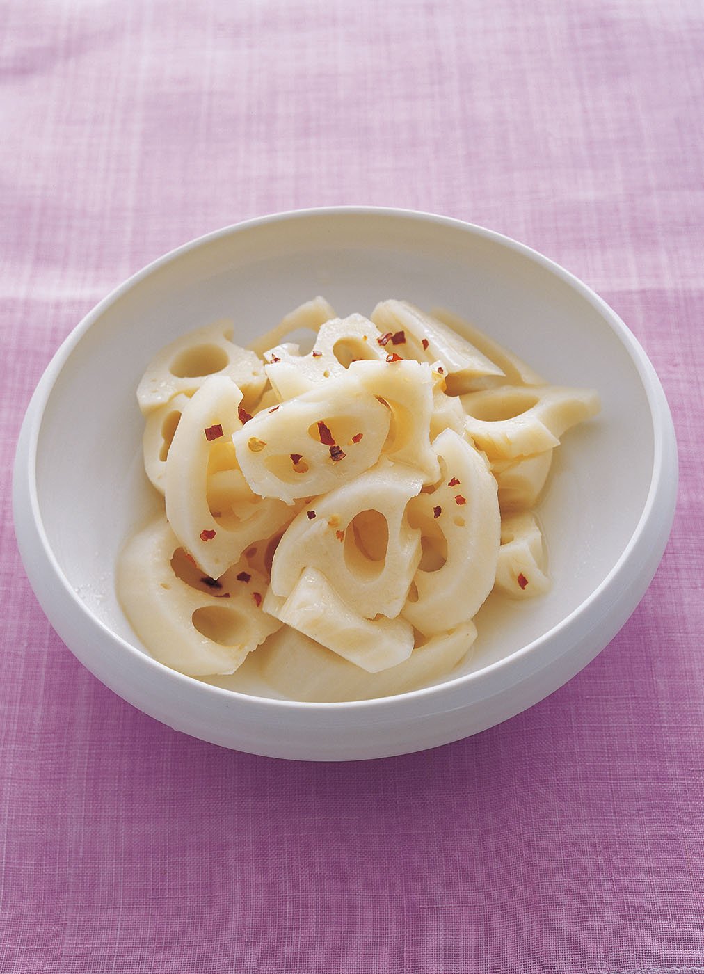 レンコンがとびきりおいしくなる「甘酢炒め」。ピリッときいた赤唐辛子が絶妙！ | ESSEonline（エッセ オンライン）