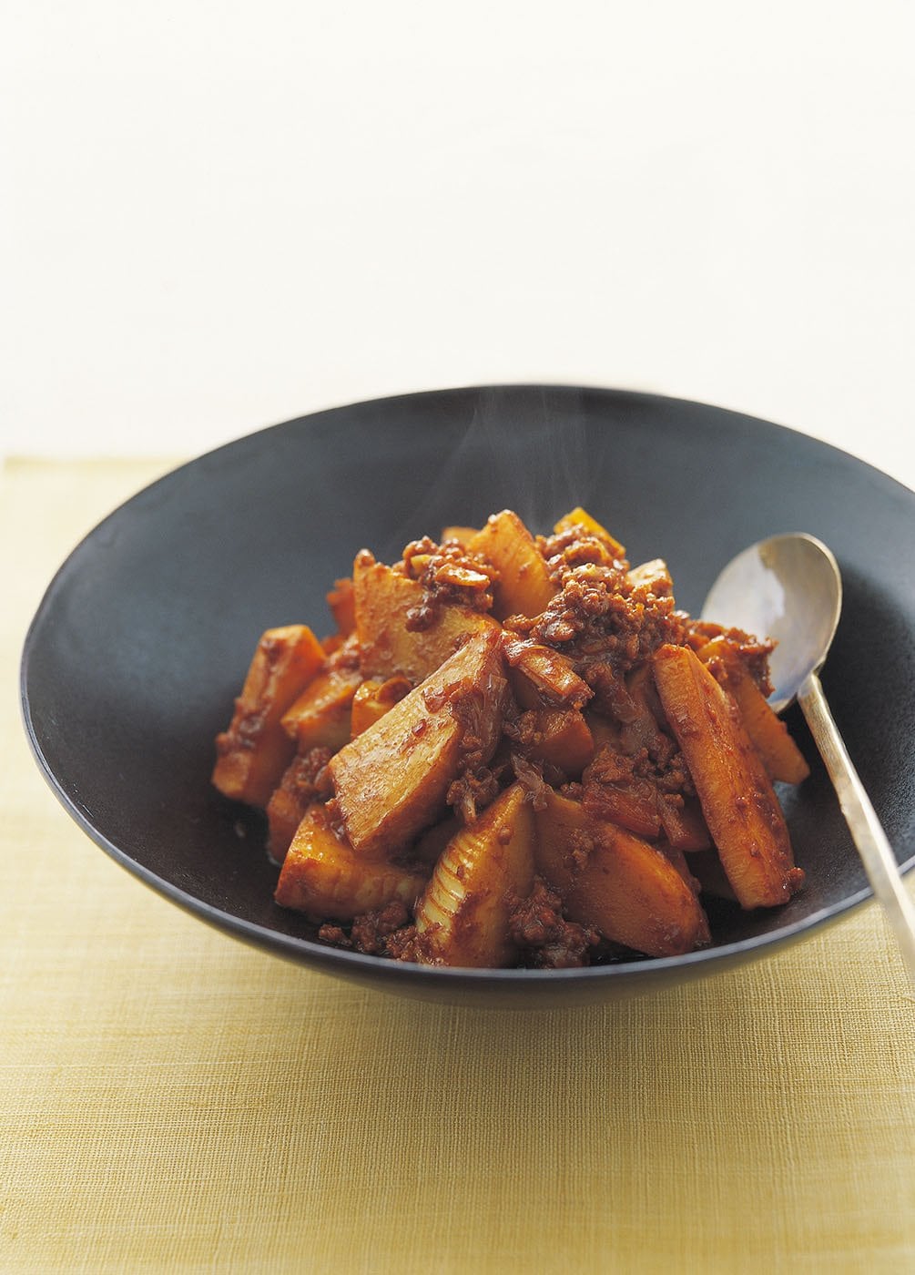 旬の味を堪能する「タケノコとひき肉のみそ炒め」。しっかり味でどんぶりの具やお弁当にも | ESSEonline（エッセ オンライン）