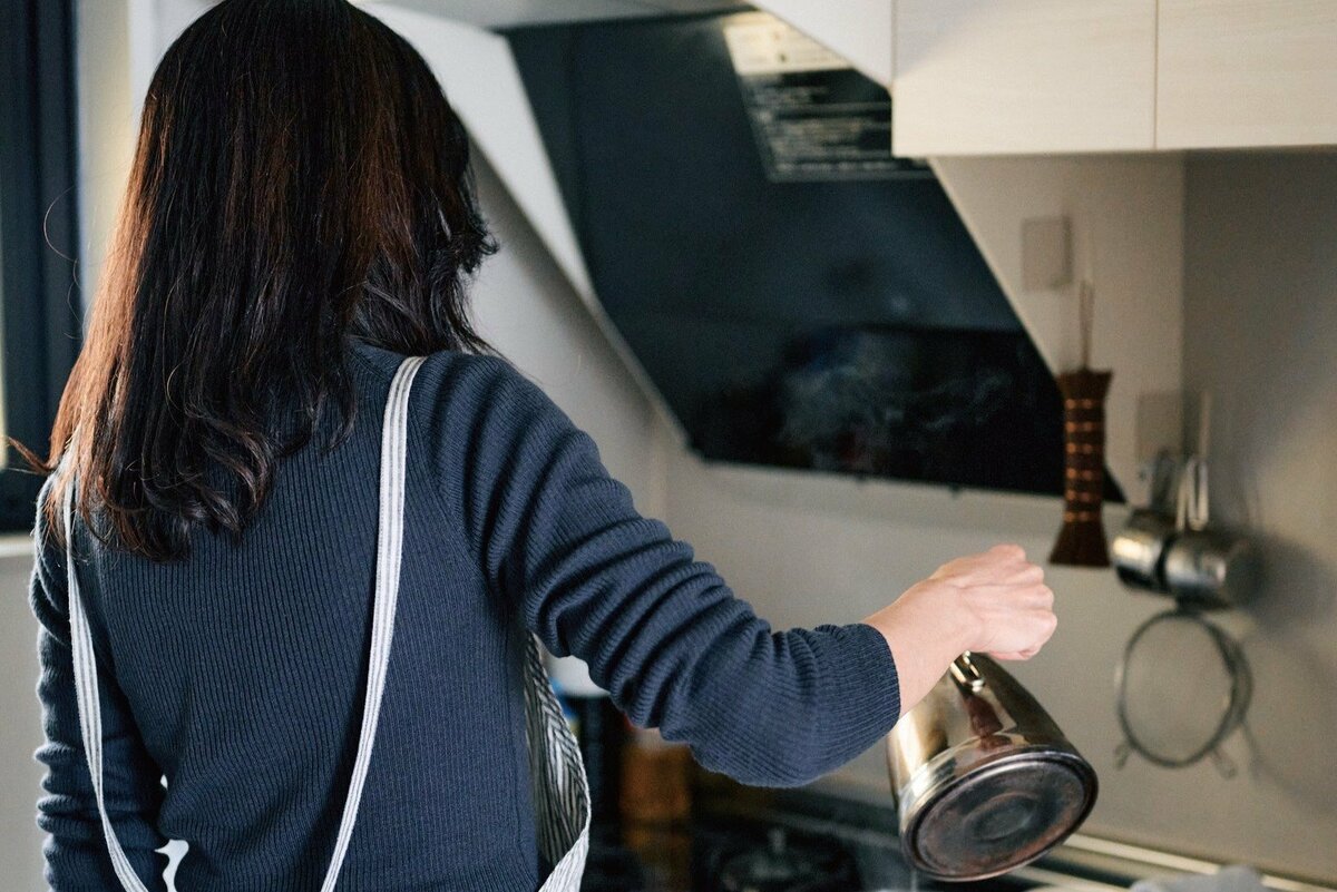 60代からのひとり暮らしは「仮住まいのように身軽に」。服と靴は心地よいものだけ | ESSEonline（エッセ オンライン）