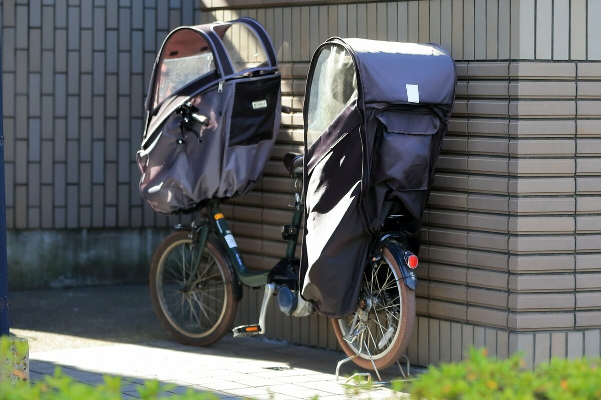 自転車に「傘ホルダー」は違反？警察庁に聞いた、交通ルールのOK・NG | ESSEonline（エッセ オンライン）