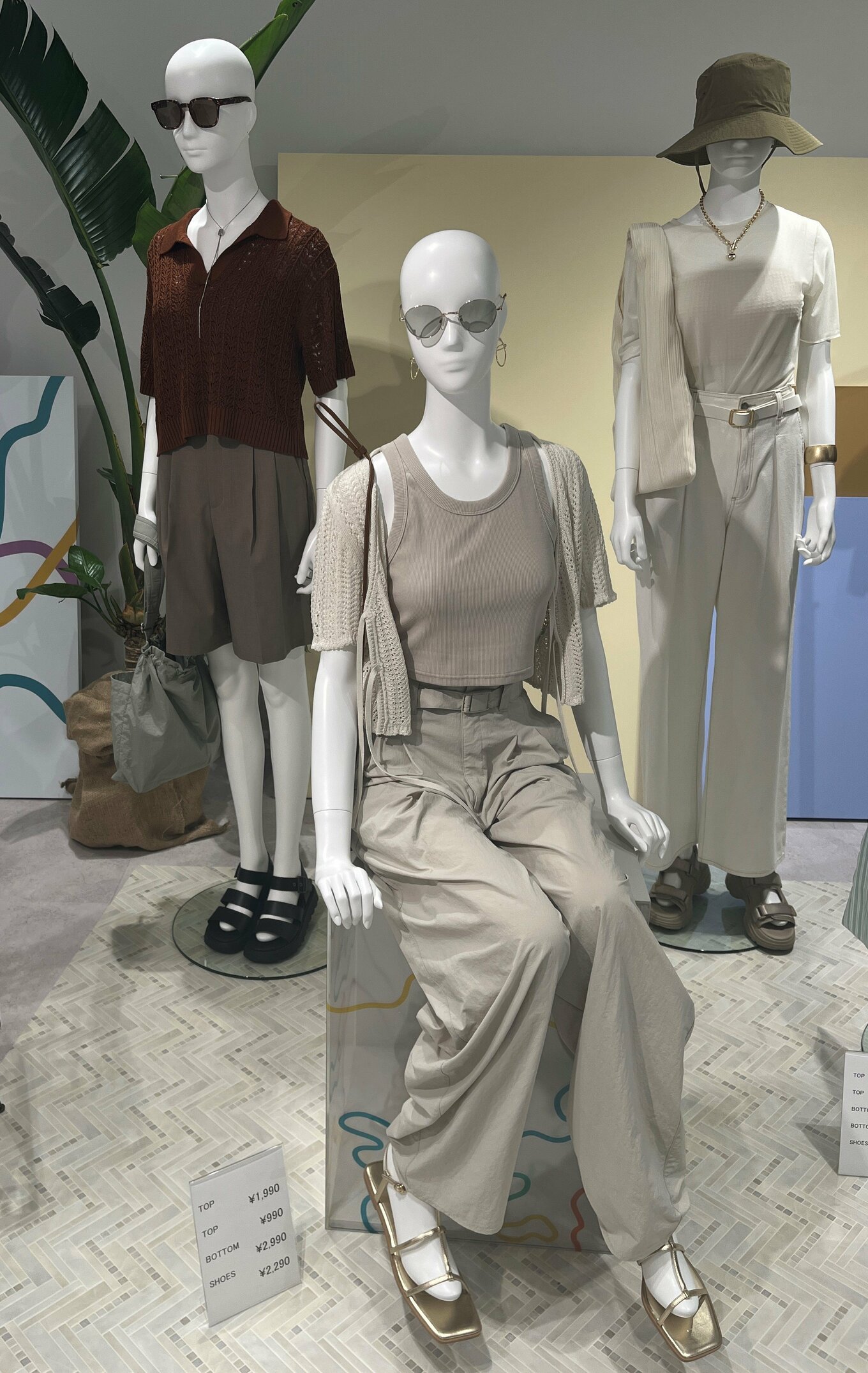 GU・40代以上も使いやすい新作サンダル。軽量＆脚長見えする「2990円スポサン」がすごい | ESSEonline（エッセ オンライン）