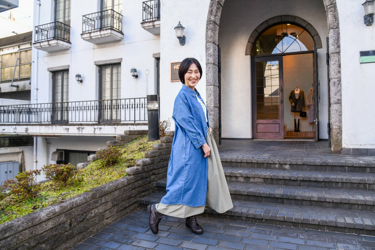 60代、「ハニーズ」のワンピースでおしゃれになる。初めての着こなしテク：2024年1月トップ10 | ESSEonline（エッセ オンライン）