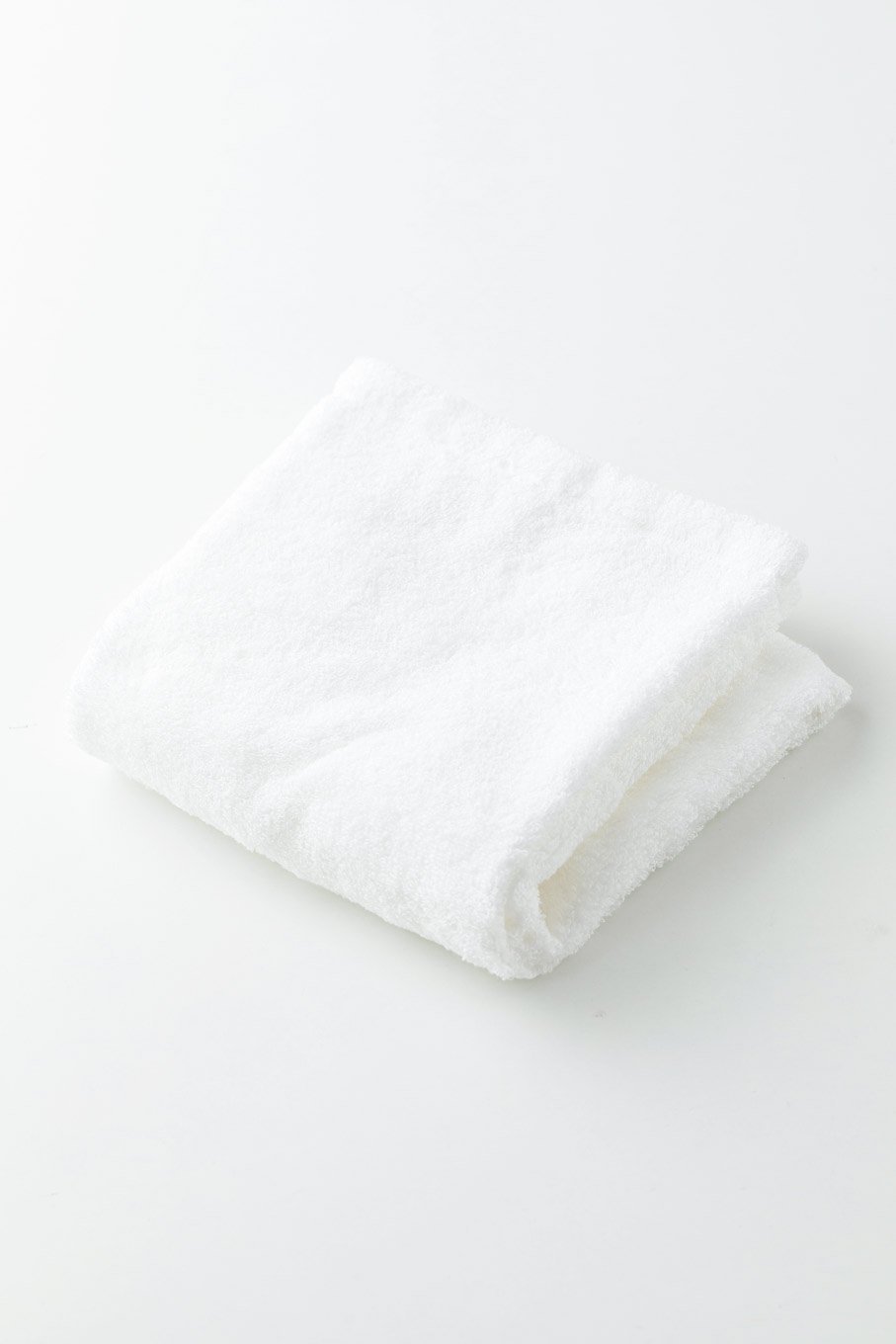 「老け髪」になるNG習慣4つ。“ごわごわタオル”を使っていたら要注意 | ESSEonline（エッセ オンライン）