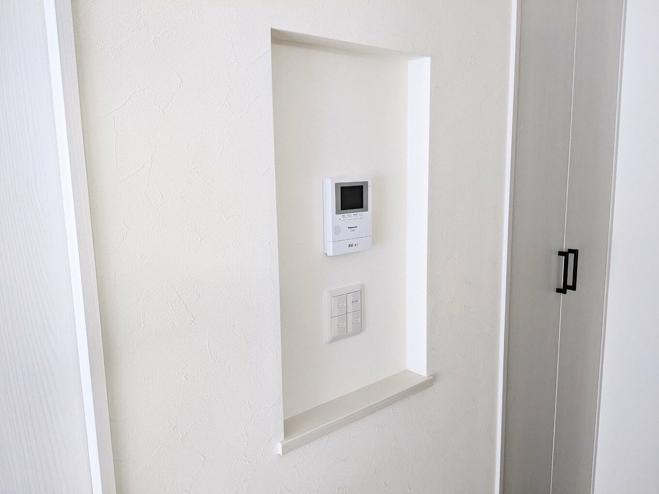 訪問営業にため息、インターホンの設置場所に後悔！テレワークがままならぬ | ESSEonline（エッセ オンライン）