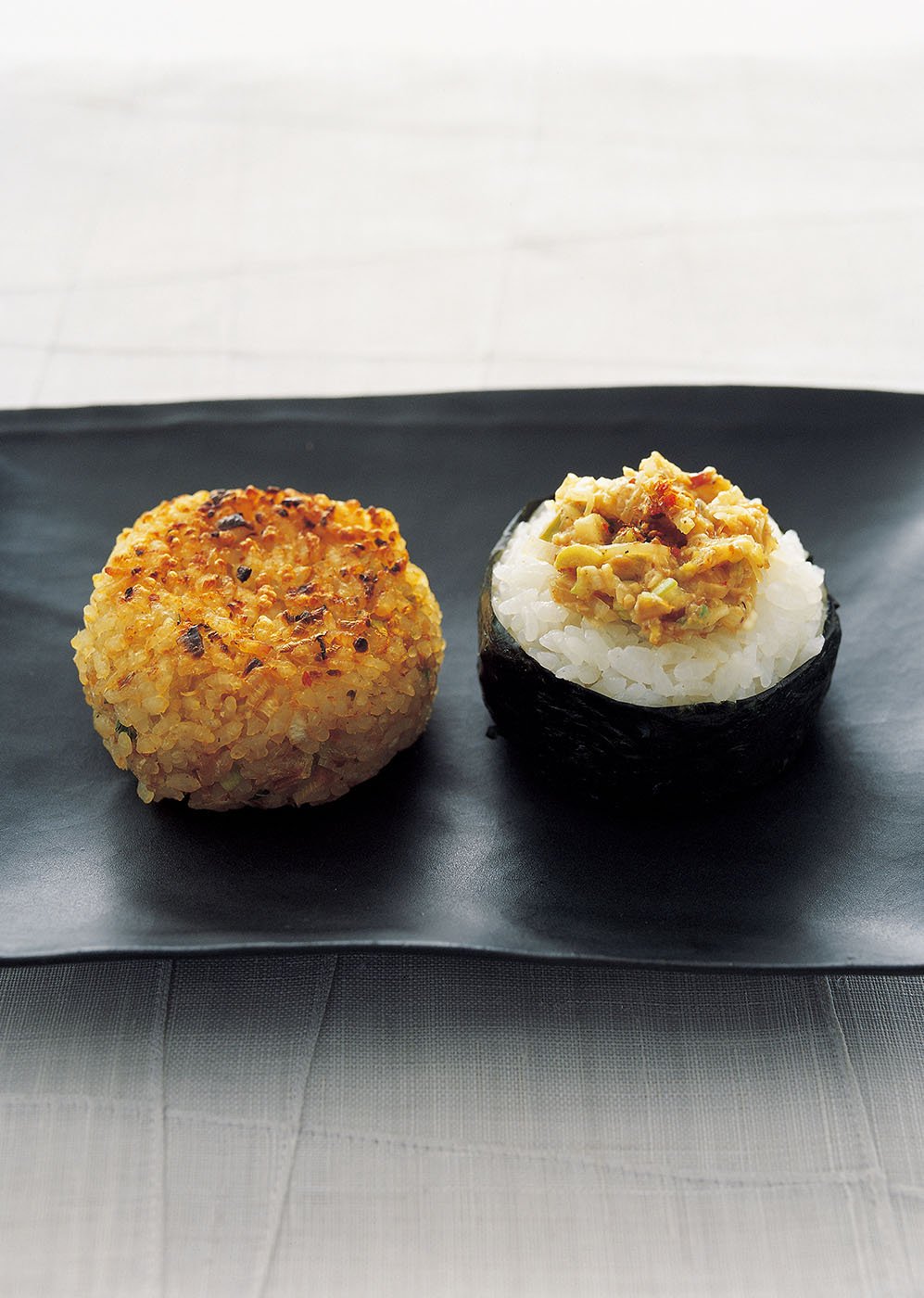 こんがり シャキっと「絶品おにぎり」2つ。自家製ネギみそが食欲をかき立てる | ESSEonline（エッセ オンライン）