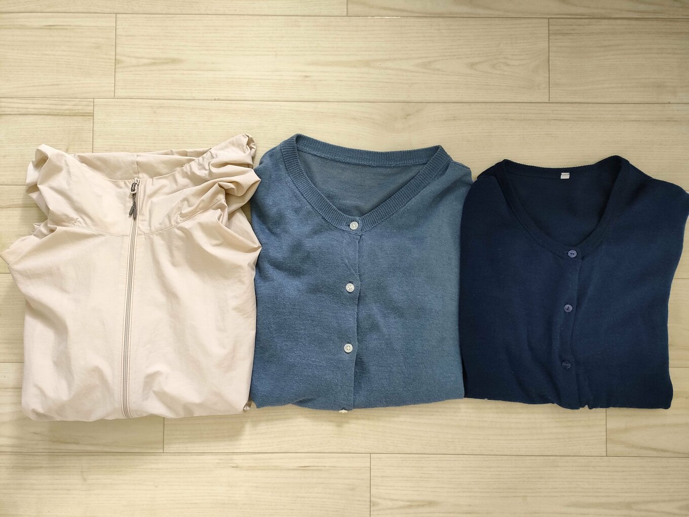 [写真](1ページ目)50代の夏服は「8枚」で着まわし。ユニクロや無印良品でシンプルにまとめる：2025年6月トップ10 | ESSEonline（エッセ オンライン）