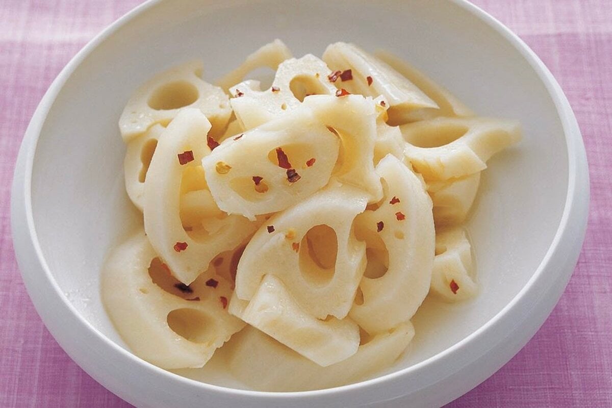 レンコンがとびきりおいしくなる「甘酢炒め」。ピリッときいた赤唐辛子が絶妙！ | ESSEonline（エッセ オンライン）